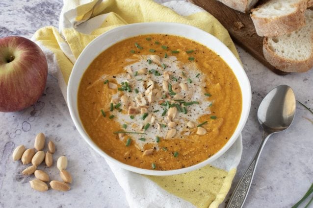 Zuppe, minestre e vellutate estive: 15 ricette da servire fredde