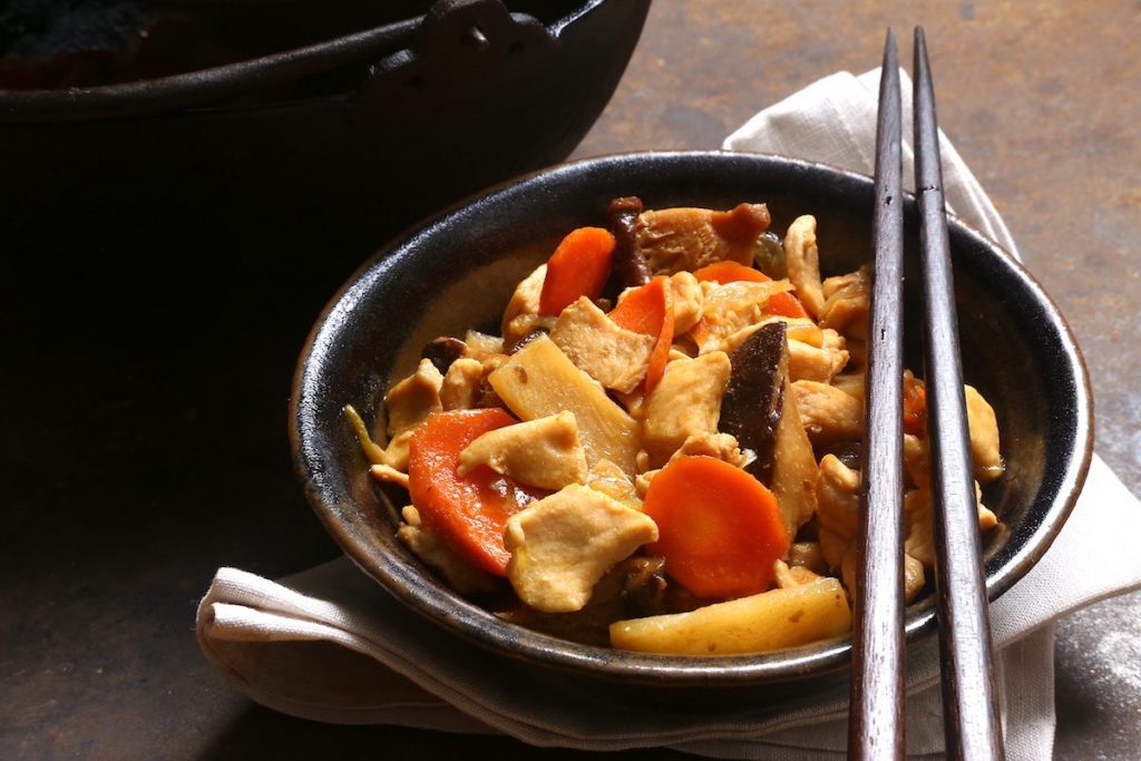 Pollo funghi e bambù: la ricetta del piatto facile e saporito