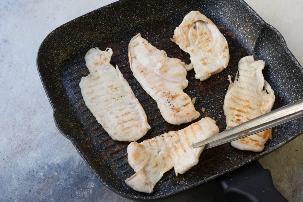 Pollo tonnato - la ricetta della variante gustosa e saporita