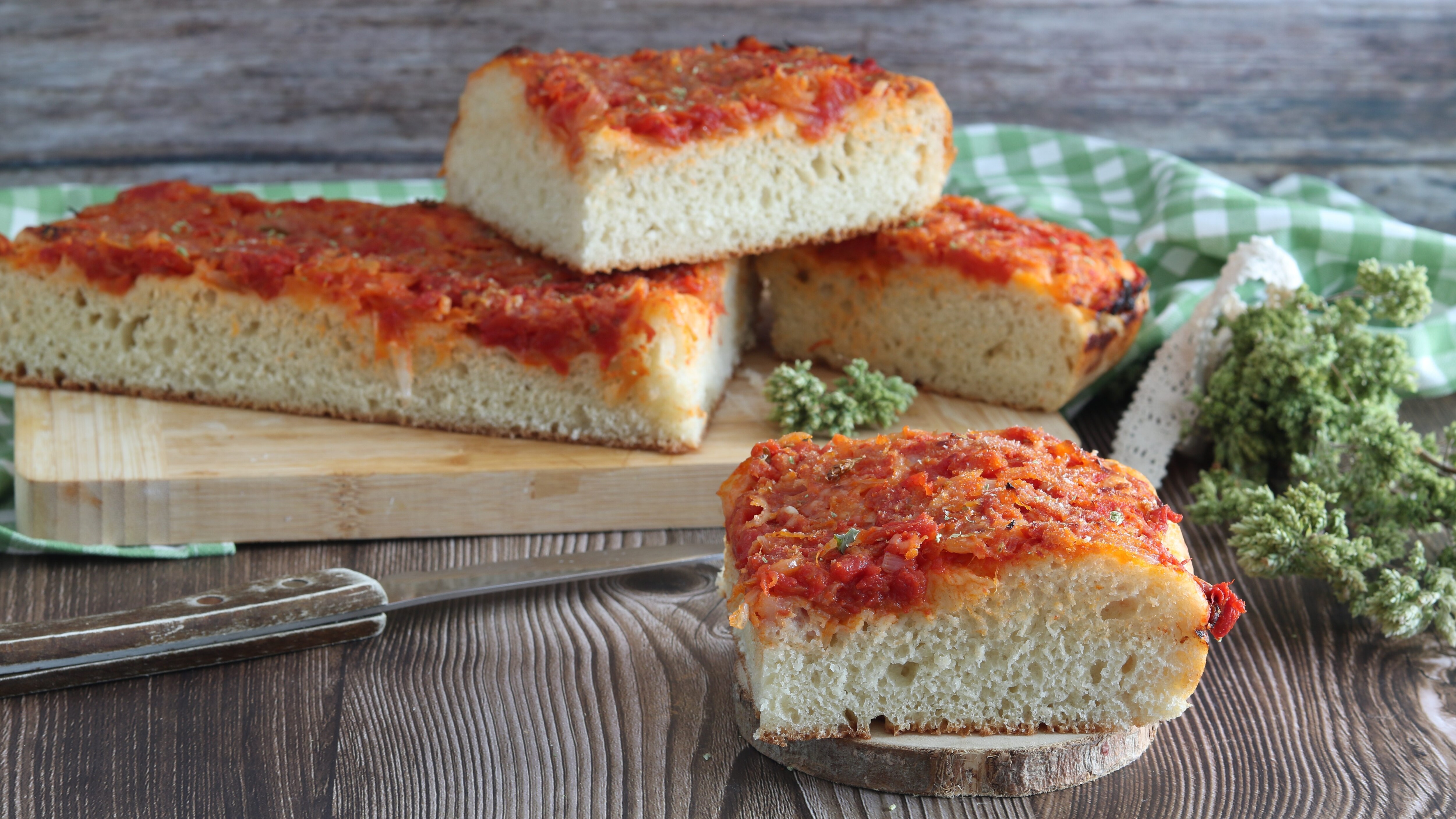 Patate a sfincione: la ricetta del saporito piatto palermitano
