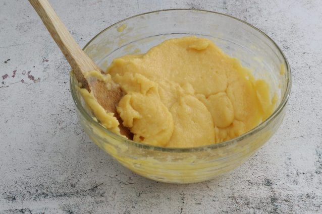 Brighelle alla crema: la ricetta dei bignè fritti di Carnevale