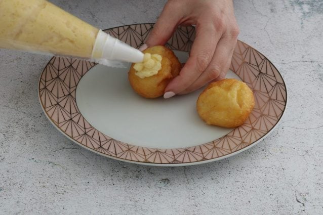 Brighelle alla crema: la ricetta dei bignè fritti di Carnevale
