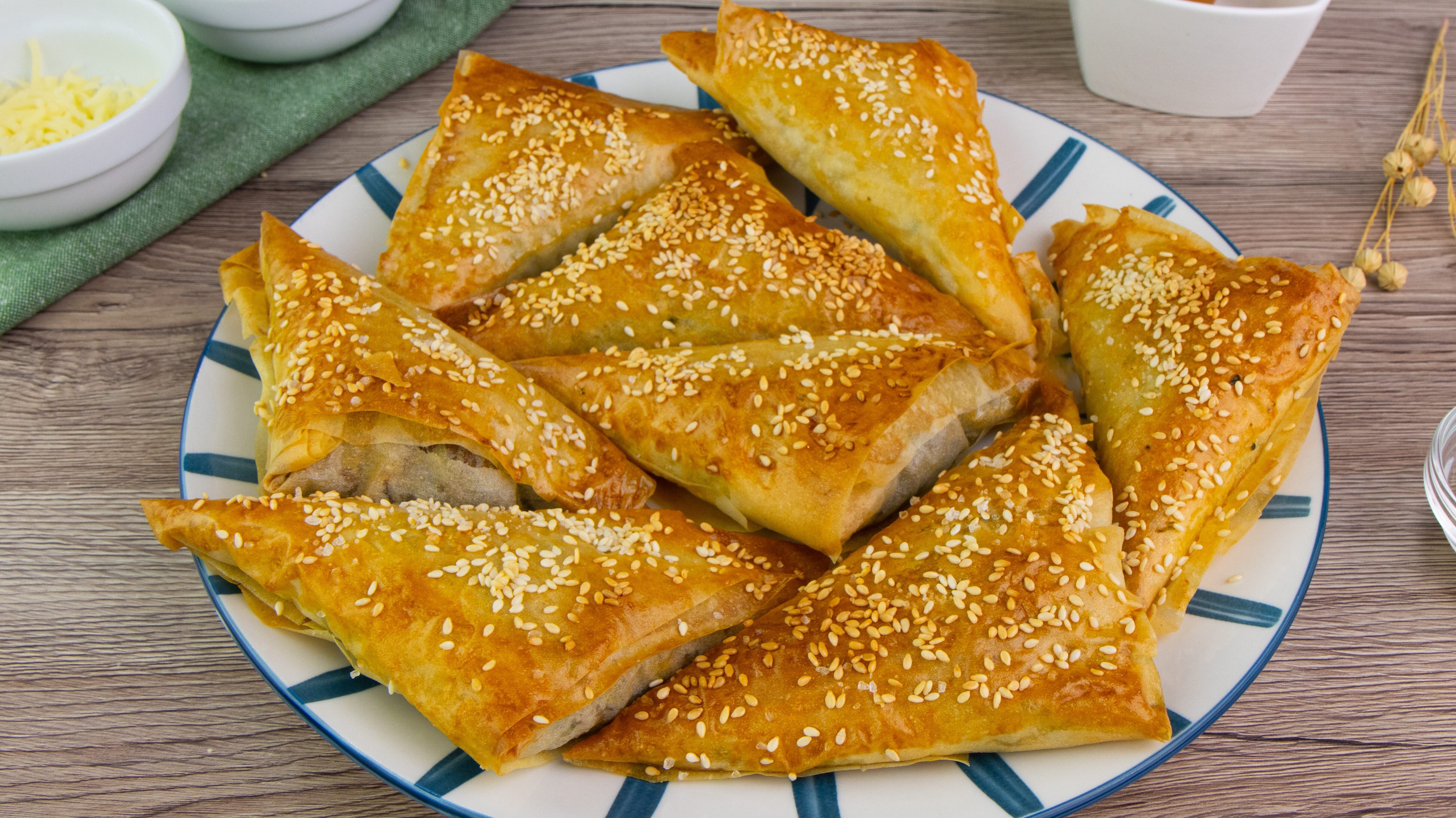 Tiropitakia: la ricetta delle sfogliatine greche con ripieno di feta