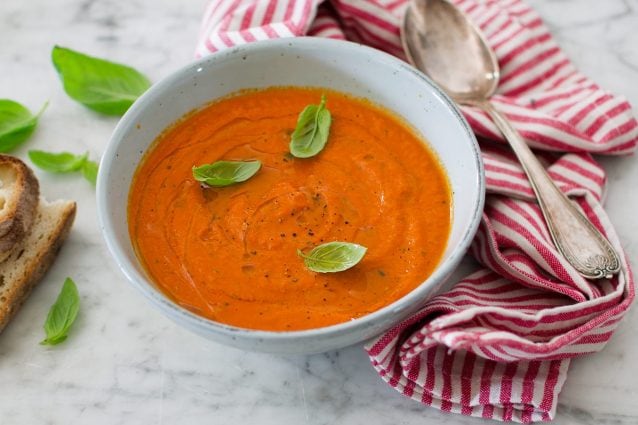 Zuppe, minestre e vellutate estive: 15 ricette da servire fredde