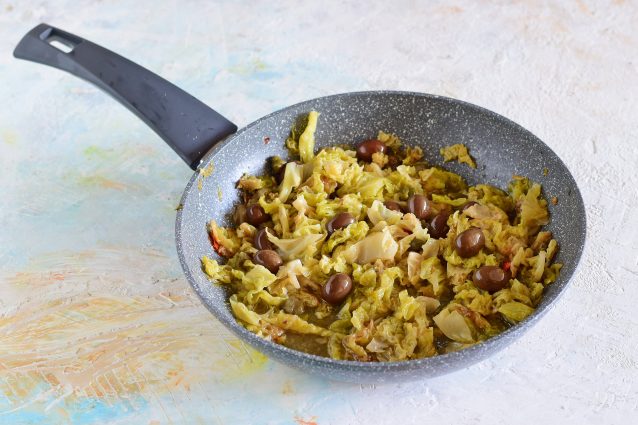 Pasta con la verza: la ricetta del primo vegetariano semplice e gustoso
