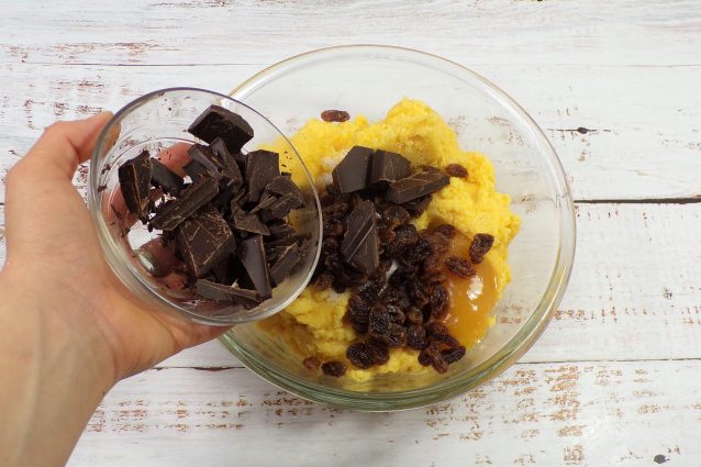Polenta dolce: la ricetta del dolce rustico con uvetta, noci e cioccolato