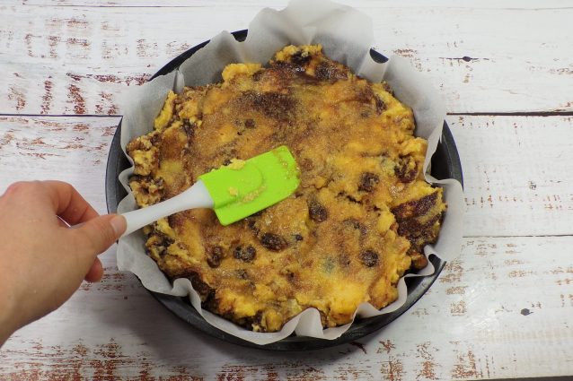 Polenta dolce: la ricetta del dolce rustico con uvetta, noci e cioccolato