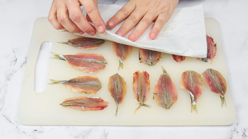 Acciughe ripiene: la ricetta dell'antipasto fritto tipico della cucina ...