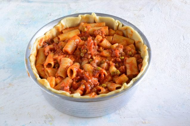 Timballo di pasta: la ricetta del primo piatto ricco e saporito
