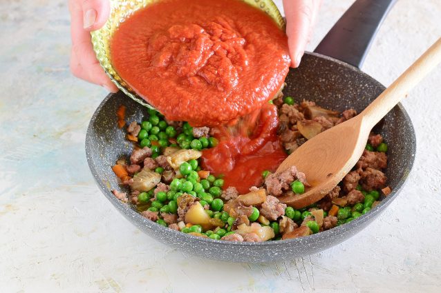 Timballo di pasta: la ricetta del primo piatto ricco e saporito