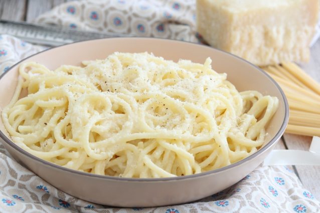 Pasta burro e parmigiano: la ricetta del primo piatto semplice e cremoso