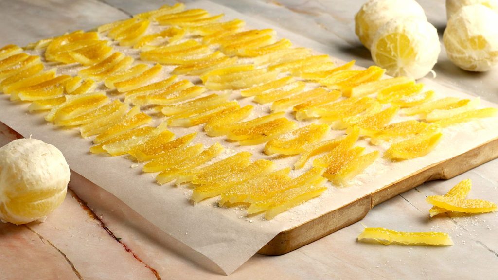 Bucce di limoni candite: la ricetta facile e veloce per farle in casa