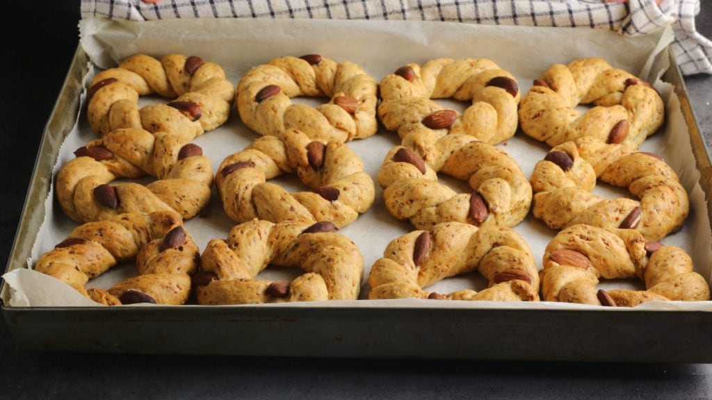 Taralli sugna e pepe: la ricetta originale per realizzare i taralli ...