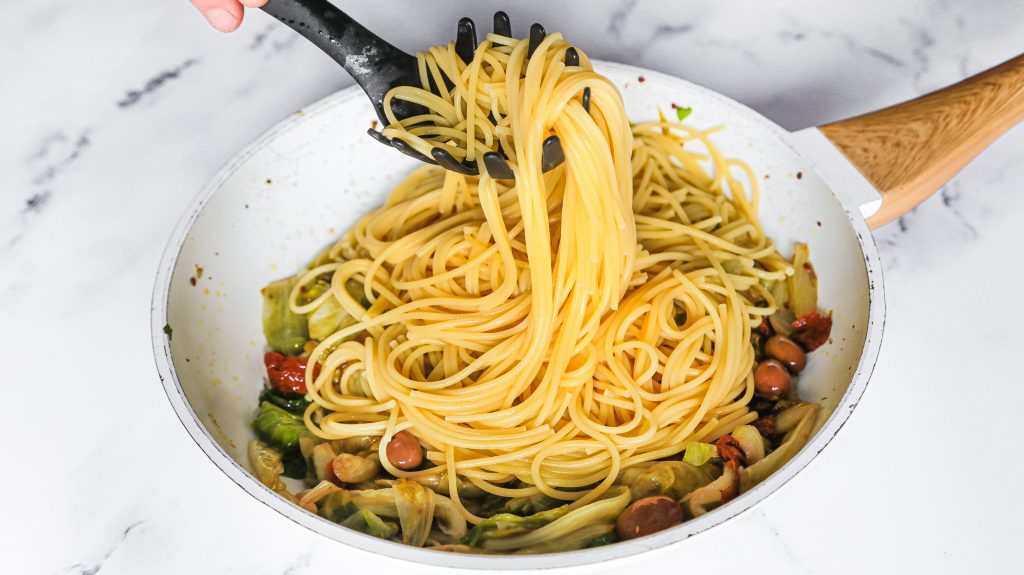 Pasta con la scarola: la ricetta del primo semplice e gustoso