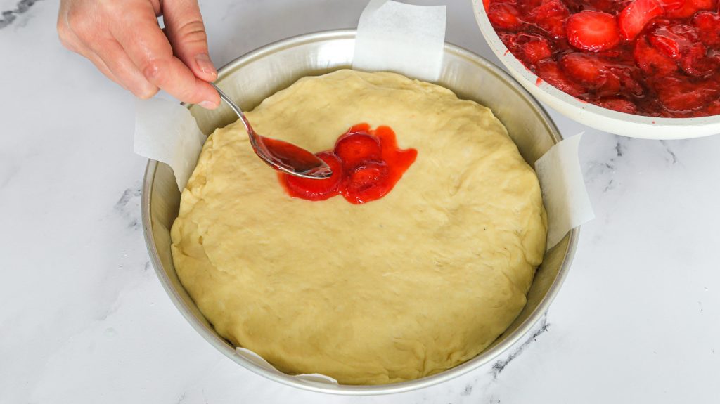 Pizza alle fragole: la ricetta della brioche dolce originale e golosa