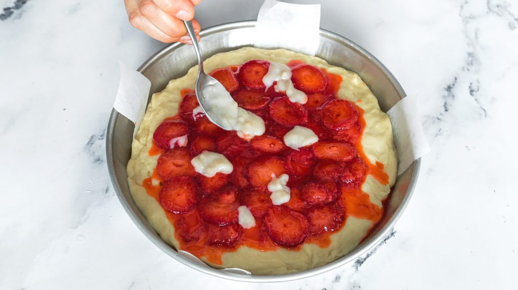 Pizza alle fragole: la ricetta della brioche dolce originale e golosa