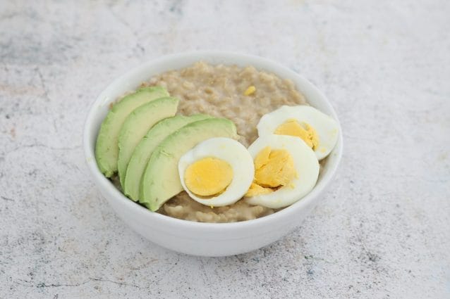 Porridge salato: la ricetta del piatto unico leggero e nutriente