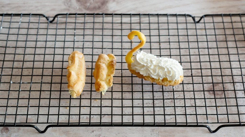 Cigni di pasta choux: la ricetta dei dolcetti scenografici e deliziosi