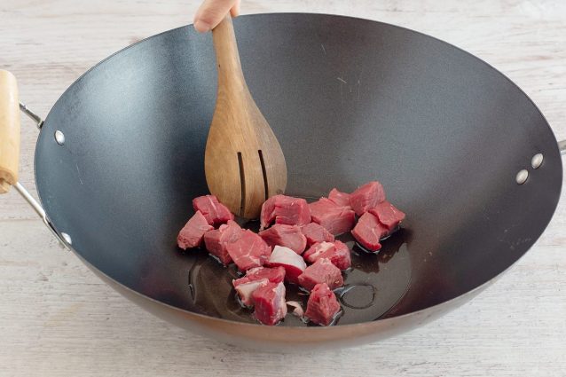 Lomo saltado: la ricetta del piatto unico peruviano