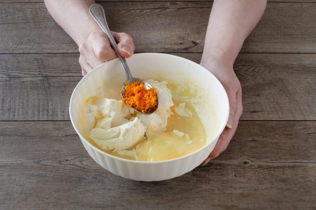 Tiramisù all’arancia: la ricetta del dessert goloso e aromatico