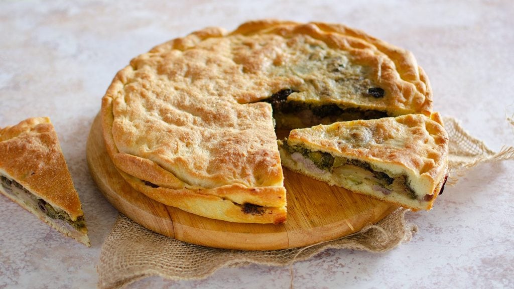 Scacciata catanese: la ricetta del rustico siciliano ripieno di ...