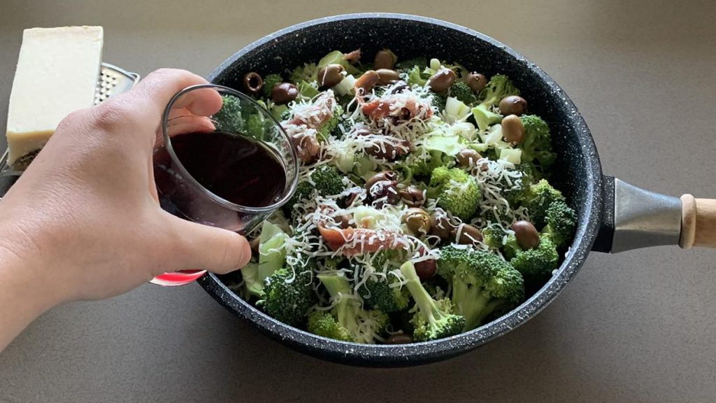 Scacciata catanese: la ricetta del rustico siciliano ripieno di ...