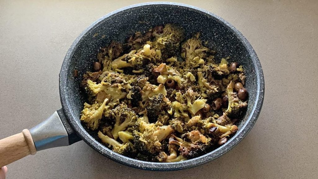 Scacciata catanese: la ricetta del rustico siciliano ripieno di ...