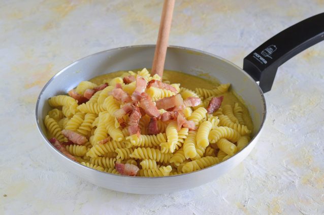 Pasta con crema di ceci: la ricetta del primo piatto veloce e profumato