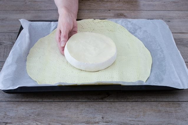 Brie in crosta: la ricetta del piatto originale e scioglievole al cuore