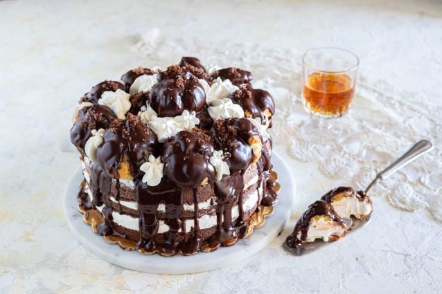 Torta profiteroles: la ricetta del dessert goloso e scenografico