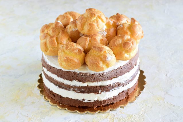 Torta profiteroles: la ricetta del dessert goloso e scenografico