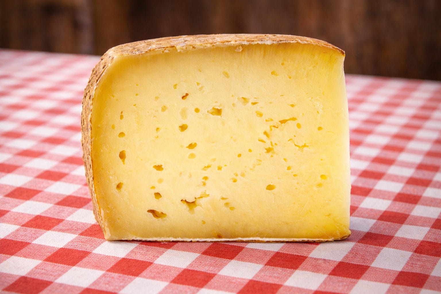 Bastardo del Grappa: cos’è il formaggio di montagna dal nome curioso