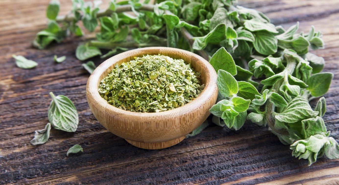 Benefici e controindicazioni dell'origano, l’erba aromatica preziosa ...