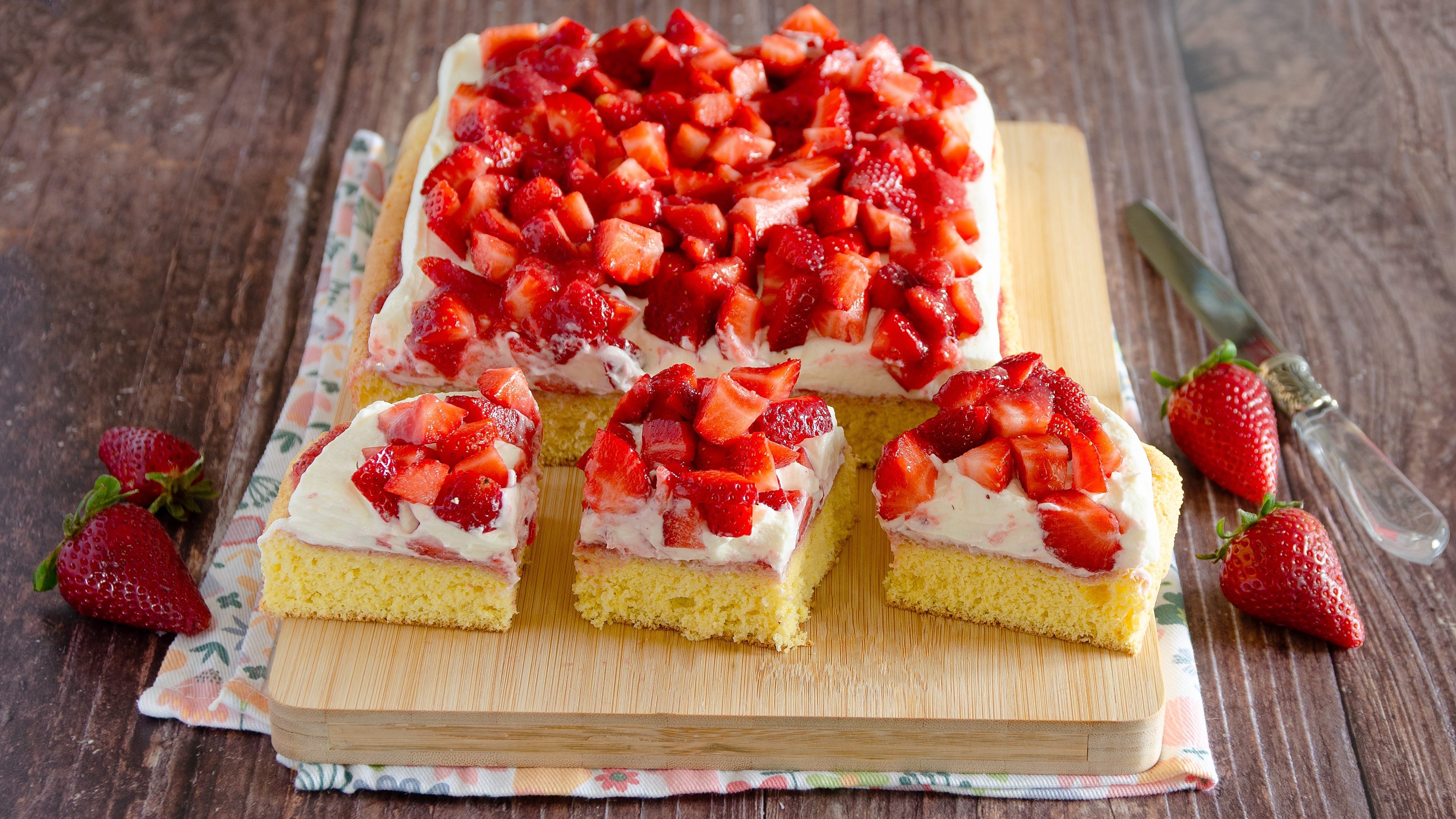 Torta biscuit alle fragole: la ricetta