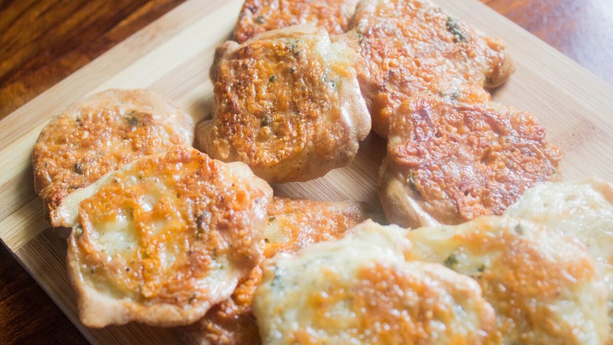 Baked cheese crisps: a quick and easy baked snack recipe!