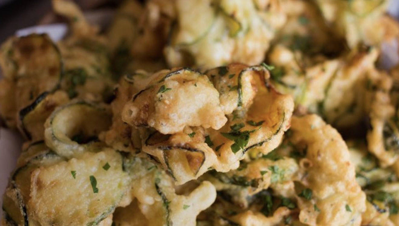 Zucchini fritters: soft and tasty and ready in just a few minutes!