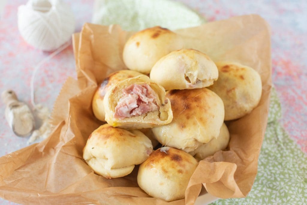 Stuffed savory small buns in the oven: the delicious recipe with a ...