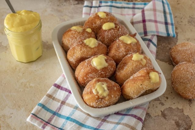 Italian Carnival Fritters: the recipe for irresistible desserts filled ...