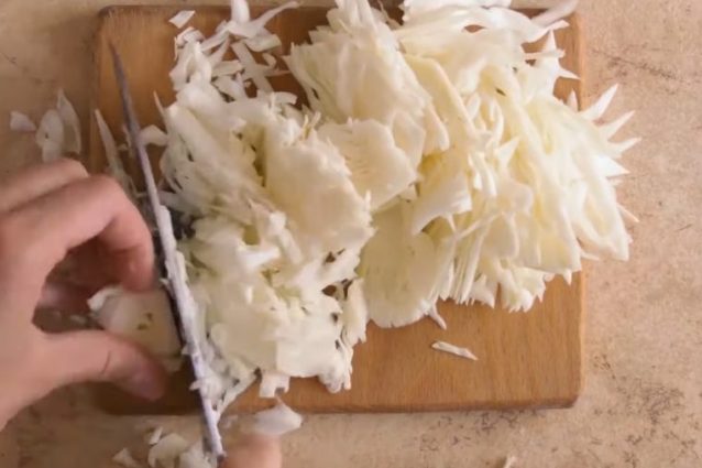 Cabbage and Chicken Spring Rolls: the easy and crispy recipe you'll love