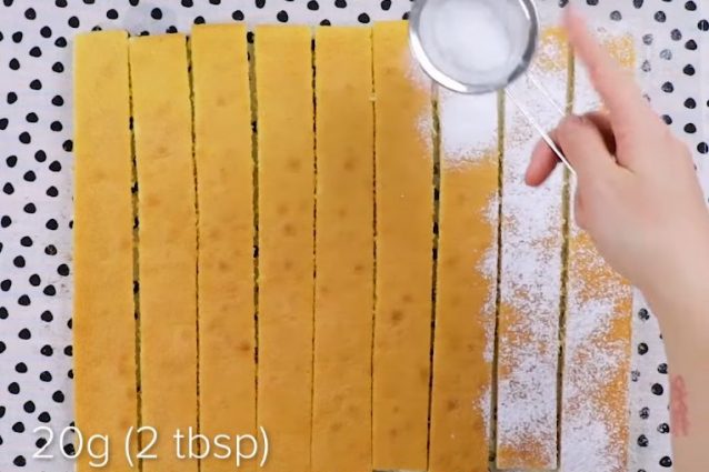 Mini Sponge Cake Rolls: the easy, bite-sized recipe for strawberry ...