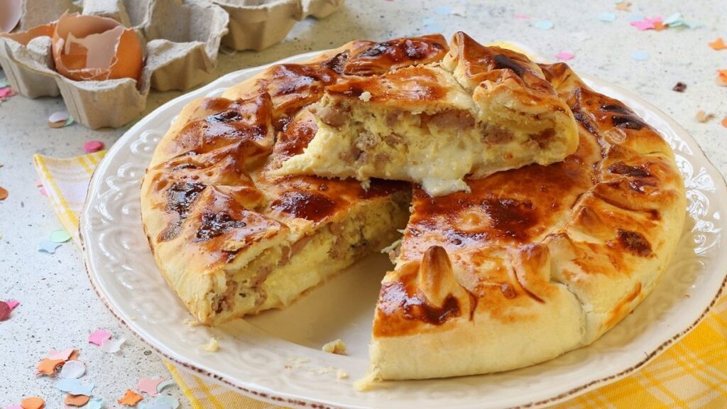 Sausage and Mozzarella Pie: the recipe for the typical Italian savory pie