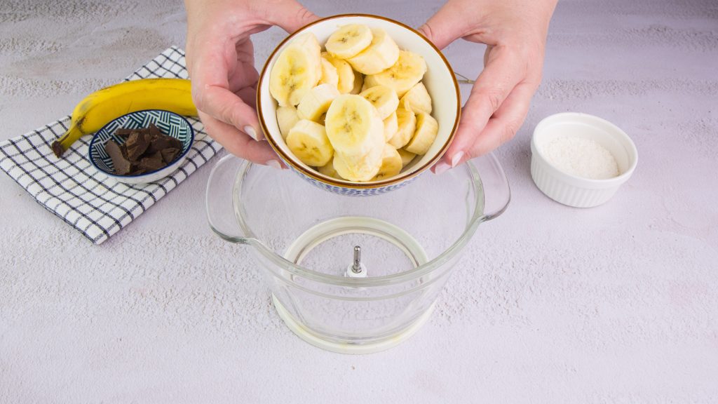 2-Ingredient Cake: a simple and quick recipe for making delicious mini ...