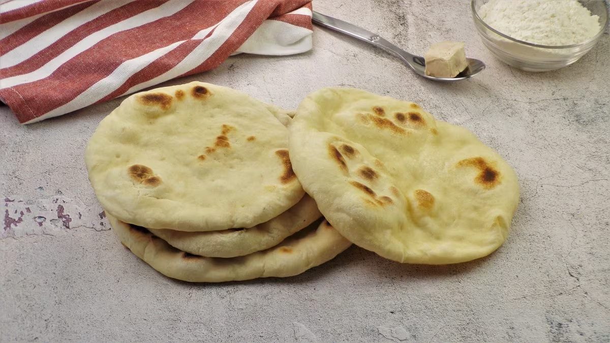 Homemade 4-Ingredient Arabic Pita Bread Recipe