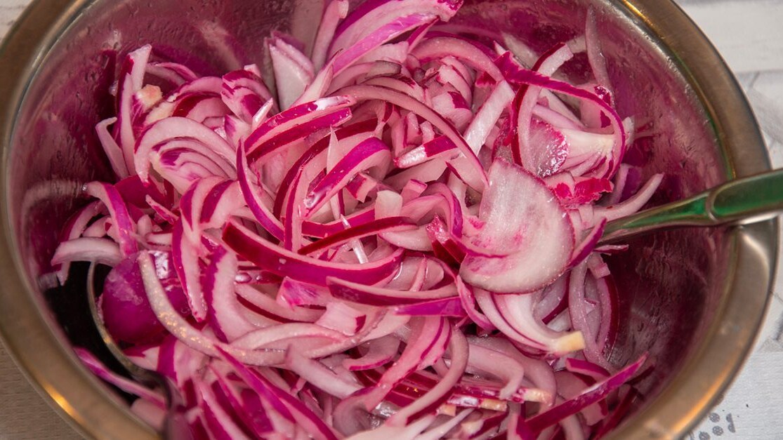 how to stop onion making you cry
