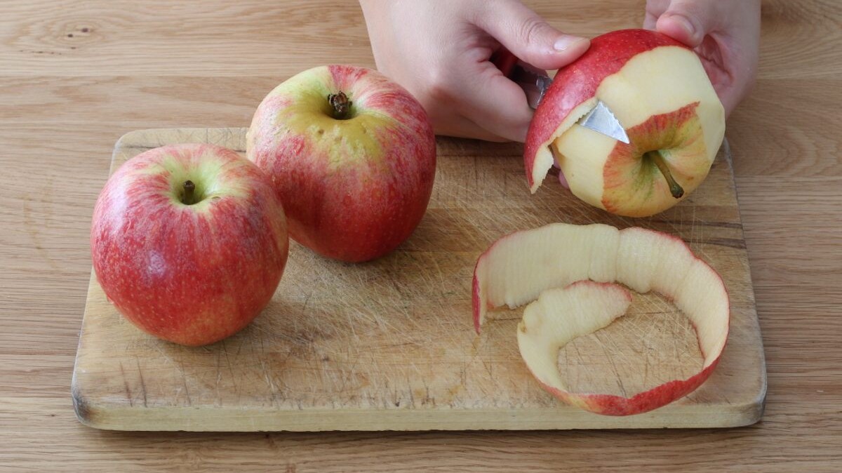 Simple Apple Cinnamon Pudding Cake