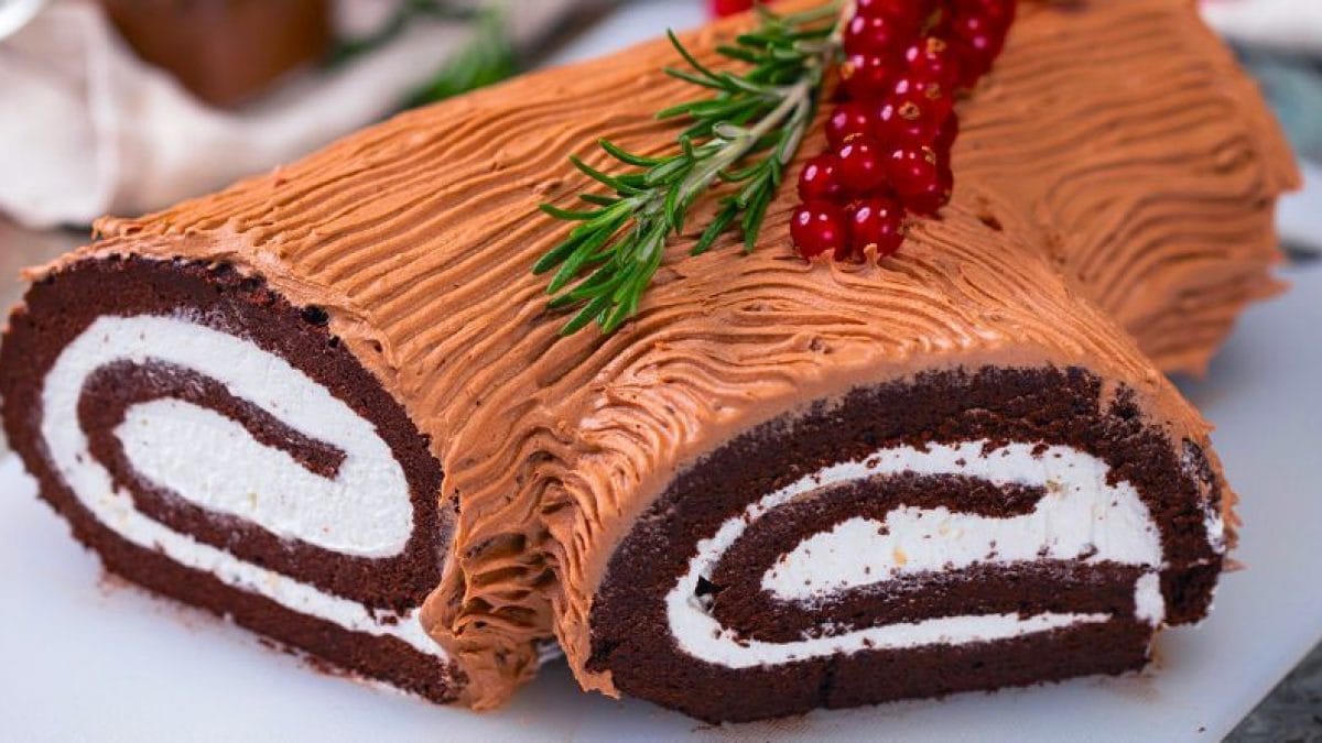 Chocolate Log Cake: The Best Dessert Ever to Celebrate Your Christmas ...