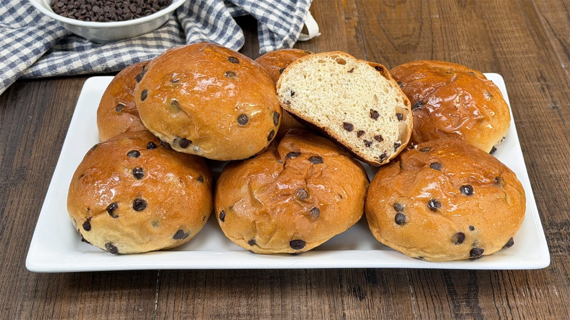 Homemade Pangoccioli: Italian Chocolate Chip Buns (Fluffy & Easy to Make)