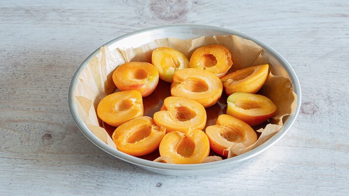What Are Apricots, The Sweet and Versatile Fruits Full of Benefits
