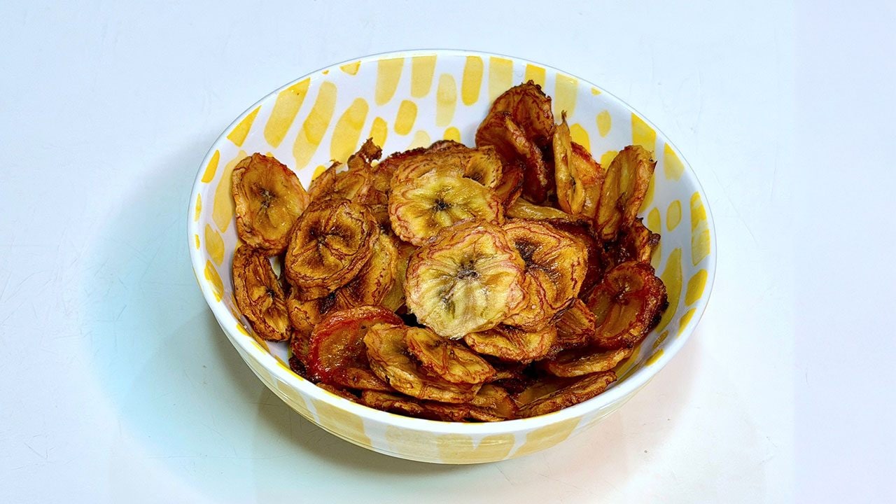 Crispy Baked Banana Chips (Healthy Snack With Just 2 Ingredients)